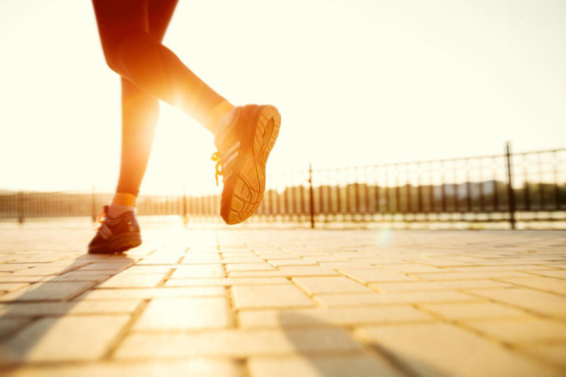To Lose Weight: Brisk Walk Or Gym?