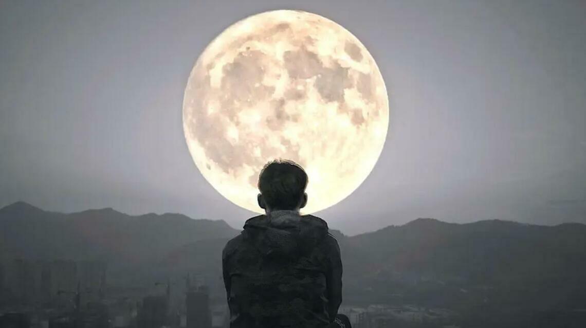 Chandrma Trataka and Its Benefits on Health.