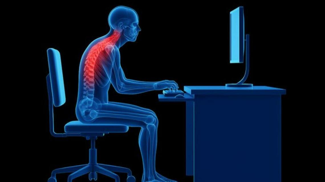 5 Quick Fixes for Back Pain You Can Do at Your Desk: Back Pain Remedy ...